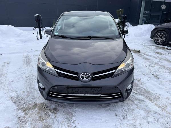 Grey Toyota Verso 2014 in Kaunas, with an engine capacity of 1.60 L and mileage of 205 thousand km for 4400 €, photo 9 on AUTOMOTO.COM.LV