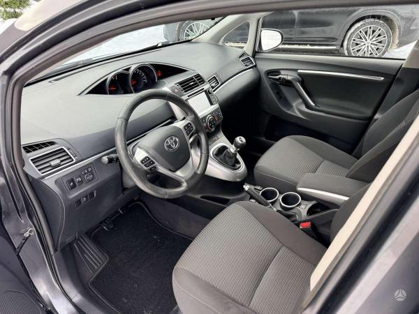 Grey Toyota Verso 2014 in Kaunas, with an engine capacity of 1.60 L and mileage of 205 thousand km for 4400 €, photo 10 on AUTOMOTO.COM.LV