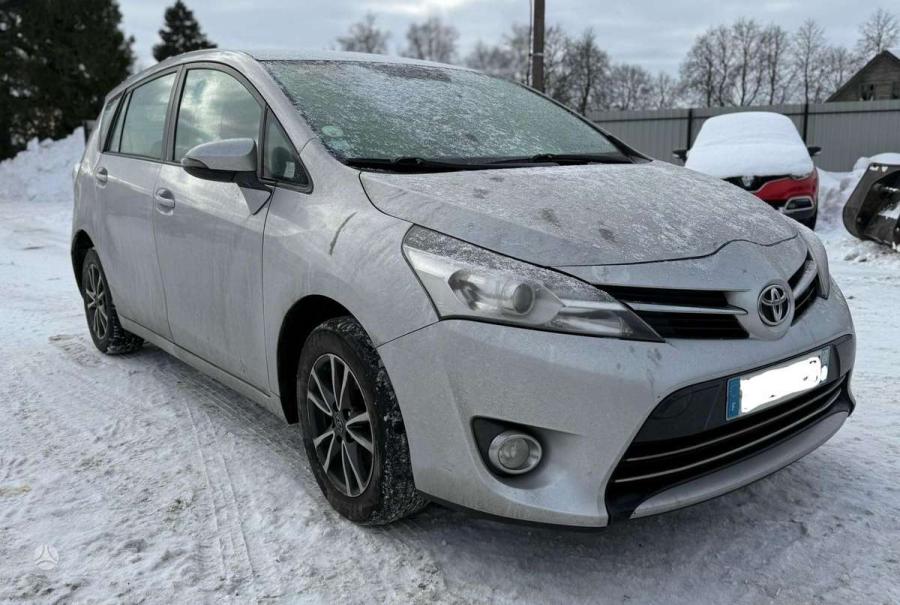 Pelēks Toyota Verso 2014 Tauragė, ar dzinēja tilpumu 1.60 L un nobraukumu 220 tūkst. km par 3999 €, foto 2 vietnē AUTOMOTO.COM.LV