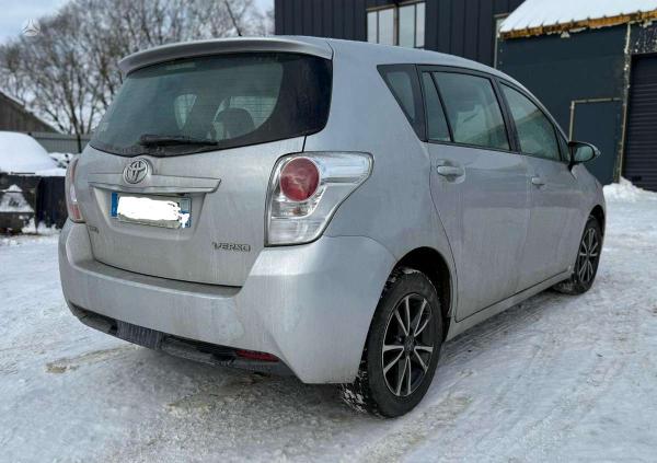 Grey Toyota Verso 2014 in Taurage, with an engine capacity of 1.60 L and mileage of 220 thousand km for 3999 €, photo 3 on AUTOMOTO.COM.LV