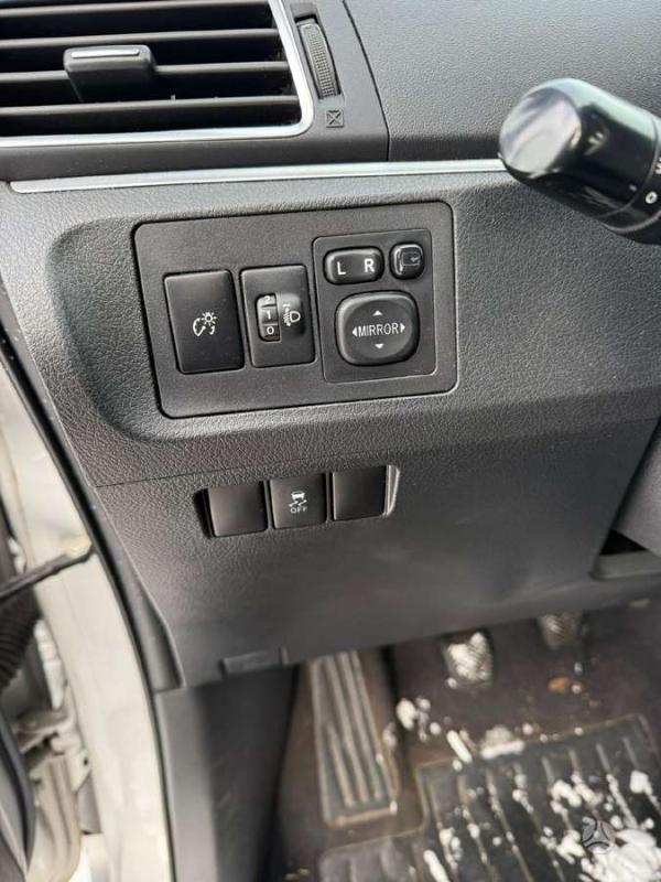Pelēks Toyota Verso 2014 Tauragė, ar dzinēja tilpumu 1.60 L un nobraukumu 220 tūkst. km par 3999 €, foto 11 vietnē AUTOMOTO.COM.LV