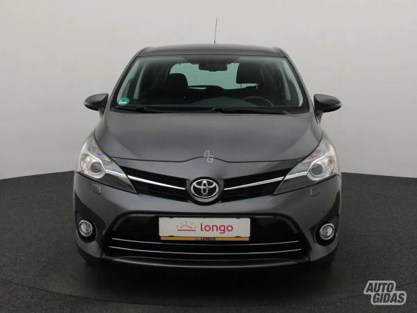 Pelēks Toyota Verso 2014 Viļņa, ar dzinēja tilpumu 1.60 L un nobraukumu 188 tūkst. km par 7699 €, foto 3 vietnē AUTOMOTO.COM.LV