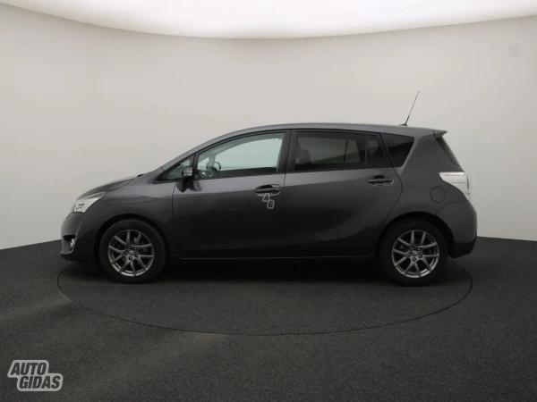 Pelēks Toyota Verso 2014 Viļņa, ar dzinēja tilpumu 1.60 L un nobraukumu 188 tūkst. km par 7699 €, foto 6 vietnē AUTOMOTO.COM.LV