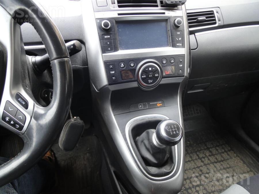 Pelēks Toyota Verso 2014 Rīga, ar dzinēja tilpumu 1.60 L un nobraukumu 217 tūkst. km par 5150 €, foto 12 vietnē AUTOMOTO.COM.LV