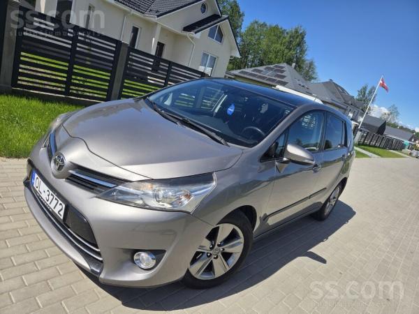 Pelēks Toyota Verso 2014 Rīga, ar dzinēja tilpumu 1.60 L un nobraukumu 193 tūkst. km par 6500 €, foto 2 vietnē AUTOMOTO.COM.LV