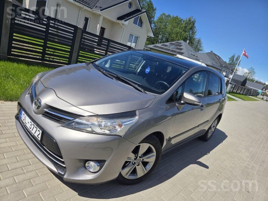 Grey Toyota Verso 2014 in Riga, with an engine capacity of 1.60 L and mileage of 193 thousand km for 6500 €, photo 3 on AUTOMOTO.COM.LV