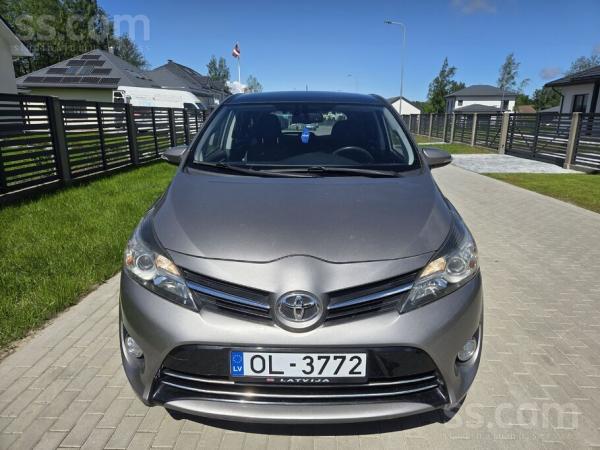 Pelēks Toyota Verso 2014 Rīga, ar dzinēja tilpumu 1.60 L un nobraukumu 193 tūkst. km par 6500 €, foto 3 vietnē AUTOMOTO.COM.LV
