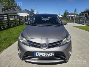 Grey Toyota Verso 2014 in Riga, with an engine capacity of 1.60 L and mileage of 193 thousand km for 6500 €, photo 4 on AUTOMOTO.COM.LV