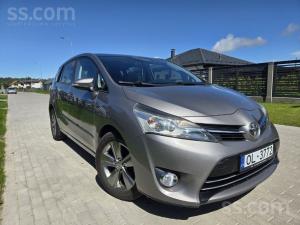 Grey Toyota Verso 2014 in Riga, with an engine capacity of 1.60 L and mileage of 193 thousand km for 6500 €, photo 11 on AUTOMOTO.COM.LV