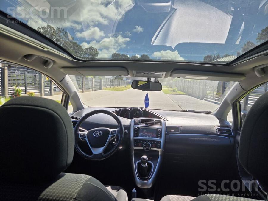 Grey Toyota Verso 2014 in Riga, with an engine capacity of 1.60 L and mileage of 193 thousand km for 6500 €, photo 12 on AUTOMOTO.COM.LV