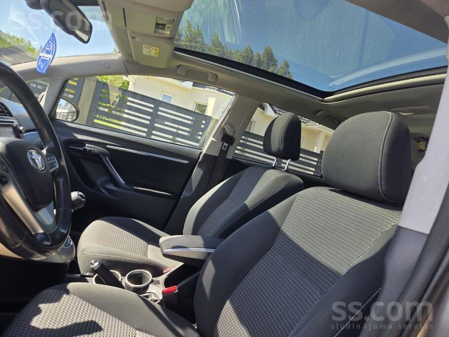 Grey Toyota Verso 2014 in Riga, with an engine capacity of 1.60 L and mileage of 193 thousand km for 6500 €, photo 16 on AUTOMOTO.COM.LV