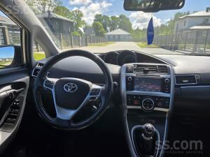 Grey Toyota Verso 2014 in Riga, with an engine capacity of 1.60 L and mileage of 193 thousand km for 6500 €, photo 17 on AUTOMOTO.COM.LV