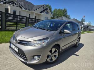 Grey Toyota Verso 2014 in Riga, with an engine capacity of 1.60 L and mileage of 193 thousand km for 6500 €, photo 23 on AUTOMOTO.COM.LV