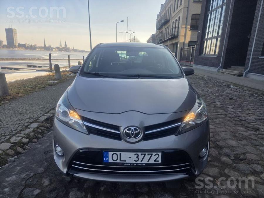 Grey Toyota Verso 2014 in Riga, with an engine capacity of 1.60 L and mileage of 192 thousand km for 6650 €, photo 3 on AUTOMOTO.COM.LV