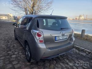 Grey Toyota Verso 2014 in Riga, with an engine capacity of 1.60 L and mileage of 192 thousand km for 6650 €, photo 6 on AUTOMOTO.COM.LV
