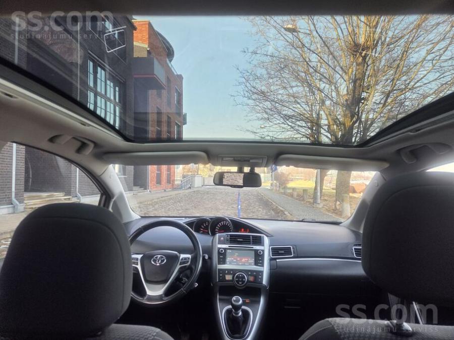 Grey Toyota Verso 2014 in Riga, with an engine capacity of 1.60 L and mileage of 192 thousand km for 6650 €, photo 12 on AUTOMOTO.COM.LV