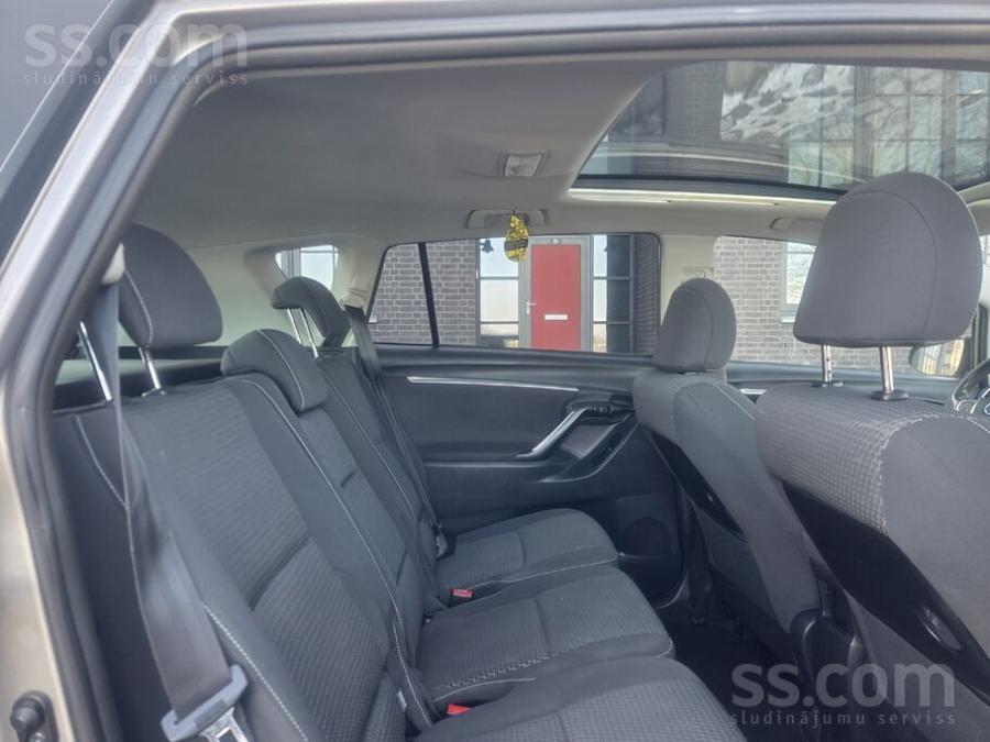 Grey Toyota Verso 2014 in Riga, with an engine capacity of 1.60 L and mileage of 192 thousand km for 6650 €, photo 13 on AUTOMOTO.COM.LV