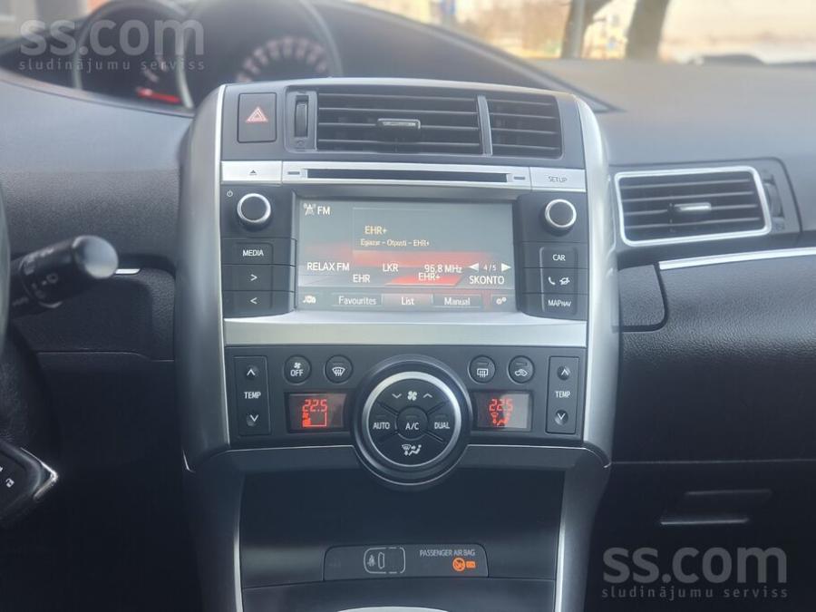Grey Toyota Verso 2014 in Riga, with an engine capacity of 1.60 L and mileage of 192 thousand km for 6650 €, photo 19 on AUTOMOTO.COM.LV