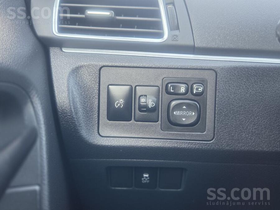 Grey Toyota Verso 2014 in Riga, with an engine capacity of 1.60 L and mileage of 192 thousand km for 6650 €, photo 21 on AUTOMOTO.COM.LV