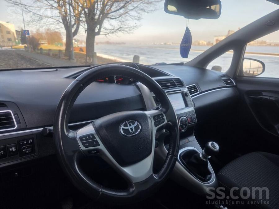 Grey Toyota Verso 2014 in Riga, with an engine capacity of 1.60 L and mileage of 192 thousand km for 6650 €, photo 22 on AUTOMOTO.COM.LV