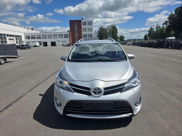 Grey Toyota Verso 2014 in Marijampole, with an engine capacity of 1.60 L and mileage of 283 thousand km for 4150 €, photo 4 on AUTOMOTO.COM.LV