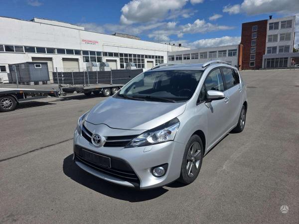 Grey Toyota Verso 2014 in Marijampole, with an engine capacity of 1.60 L and mileage of 283 thousand km for 4150 €, photo 5 on AUTOMOTO.COM.LV