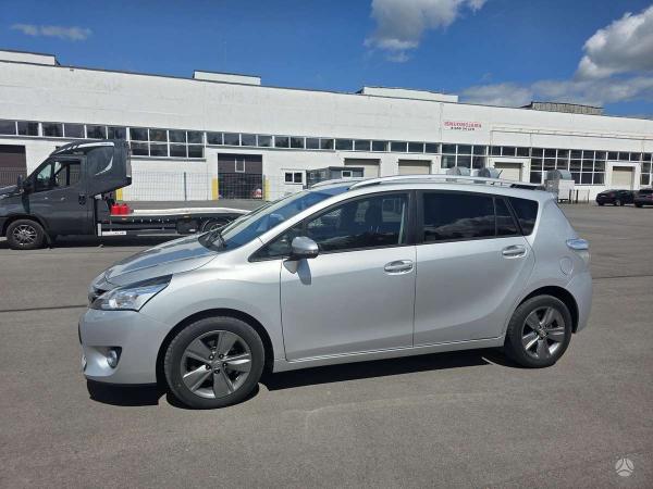 Grey Toyota Verso 2014 in Marijampole, with an engine capacity of 1.60 L and mileage of 283 thousand km for 4150 €, photo 7 on AUTOMOTO.COM.LV