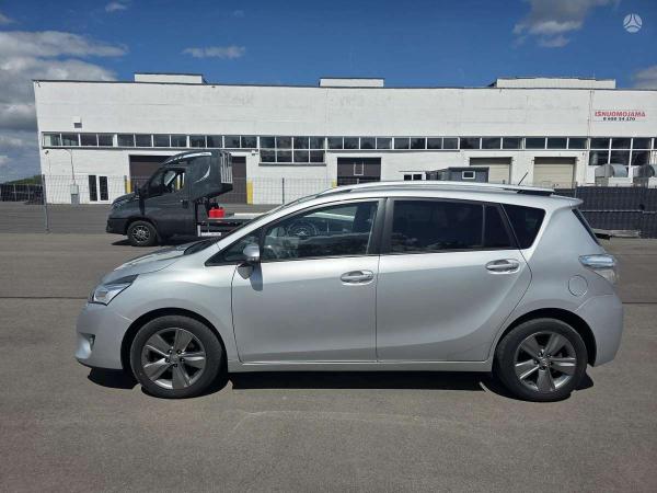 Grey Toyota Verso 2014 in Marijampole, with an engine capacity of 1.60 L and mileage of 283 thousand km for 4150 €, photo 8 on AUTOMOTO.COM.LV