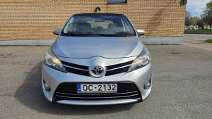 Grey Toyota Verso 2014 in Riga, with an engine capacity of 1.60 L and mileage of 194 thousand km for 6950 €, photo 3 on AUTOMOTO.COM.LV