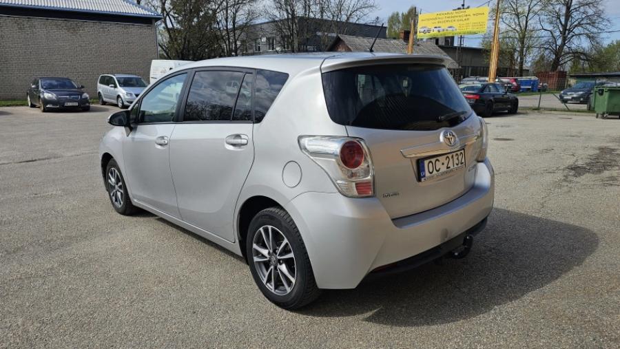 Grey Toyota Verso 2014 in Riga, with an engine capacity of 1.60 L and mileage of 194 thousand km for 6950 €, photo 8 on AUTOMOTO.COM.LV