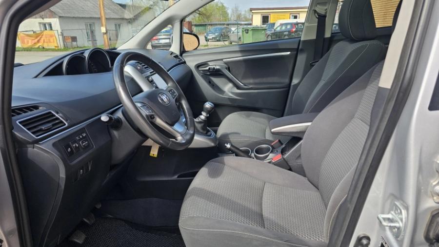 Grey Toyota Verso 2014 in Riga, with an engine capacity of 1.60 L and mileage of 194 thousand km for 6950 €, photo 10 on AUTOMOTO.COM.LV