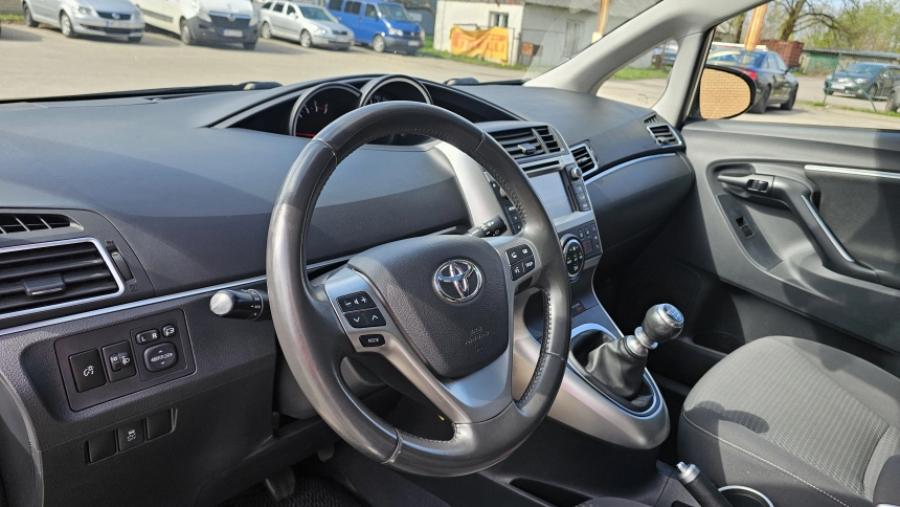 Grey Toyota Verso 2014 in Riga, with an engine capacity of 1.60 L and mileage of 194 thousand km for 6950 €, photo 11 on AUTOMOTO.COM.LV