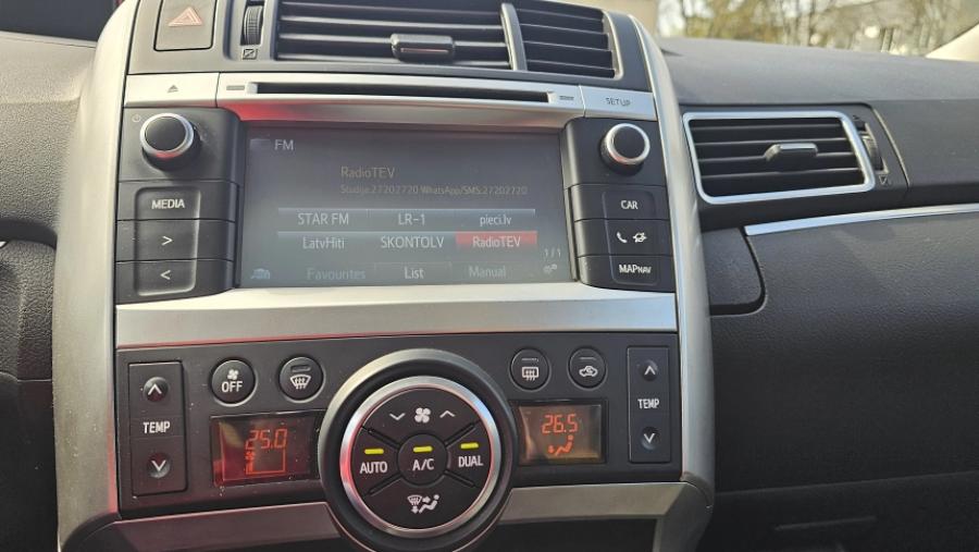 Grey Toyota Verso 2014 in Riga, with an engine capacity of 1.60 L and mileage of 194 thousand km for 6950 €, photo 18 on AUTOMOTO.COM.LV