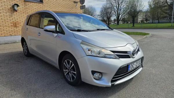 Pelēks Toyota Verso 2014 Rīga, ar dzinēja tilpumu 1.60 L un nobraukumu 194 tūkst. km par 6950 €, foto 3 vietnē AUTOMOTO.COM.LV