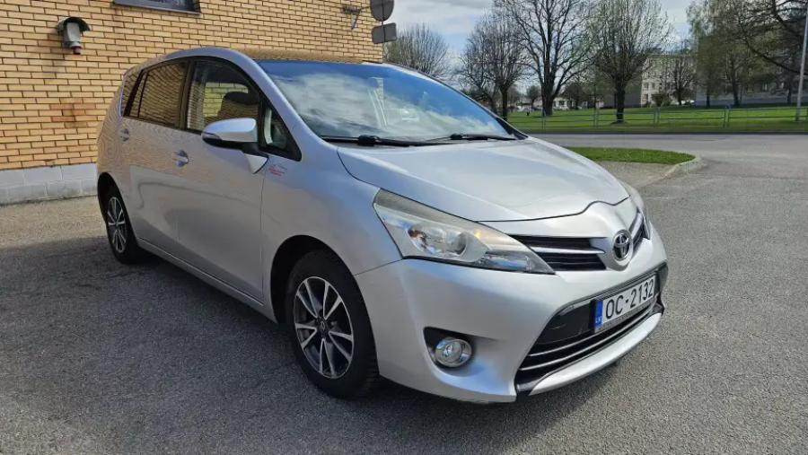 Pelēks Toyota Verso 2014 Rīga, ar dzinēja tilpumu 1.60 L un nobraukumu 194 tūkst. km par 6950 €, foto 4 vietnē AUTOMOTO.COM.LV