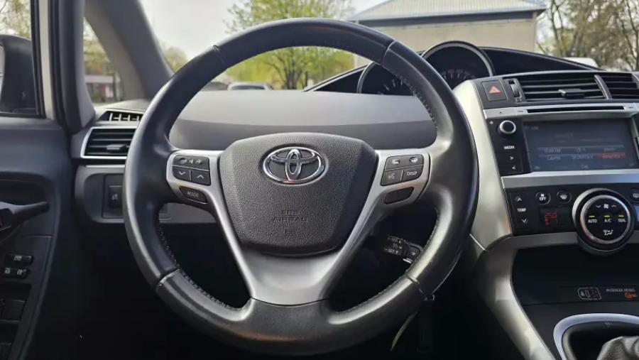 Pelēks Toyota Verso 2014 Rīga, ar dzinēja tilpumu 1.60 L un nobraukumu 194 tūkst. km par 6950 €, foto 15 vietnē AUTOMOTO.COM.LV