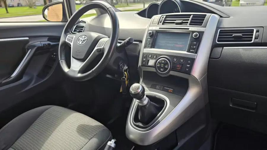 Pelēks Toyota Verso 2014 Rīga, ar dzinēja tilpumu 1.60 L un nobraukumu 194 tūkst. km par 6950 €, foto 17 vietnē AUTOMOTO.COM.LV