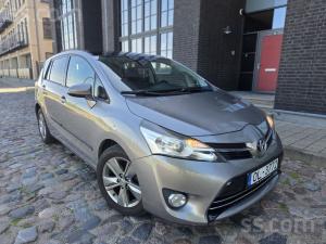 Pelēks Toyota Verso 2014 Rīga, ar dzinēja tilpumu 1.60 L un nobraukumu 192 tūkst. km par 6490 €, foto  vietnē AUTOMOTO.COM.LV