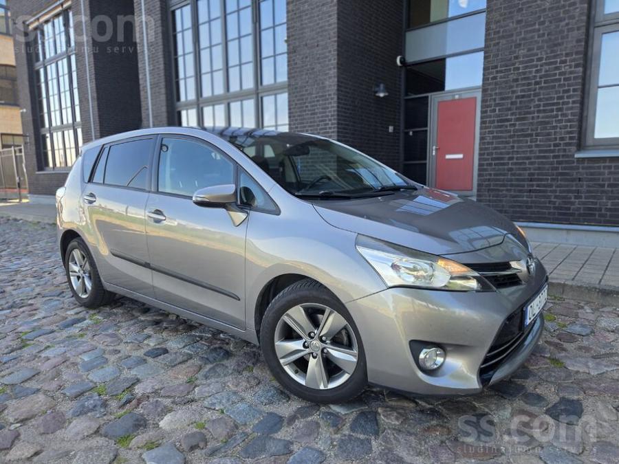 Pelēks Toyota Verso 2014 Rīga, ar dzinēja tilpumu 1.60 L un nobraukumu 192 tūkst. km par 6490 €, foto 3 vietnē AUTOMOTO.COM.LV