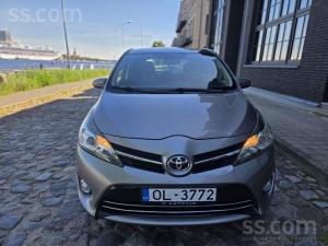 Pelēks Toyota Verso 2014 Rīga, ar dzinēja tilpumu 1.60 L un nobraukumu 192 tūkst. km par 6490 €, foto 4 vietnē AUTOMOTO.COM.LV