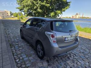 Pelēks Toyota Verso 2014 Rīga, ar dzinēja tilpumu 1.60 L un nobraukumu 192 tūkst. km par 6490 €, foto 8 vietnē AUTOMOTO.COM.LV