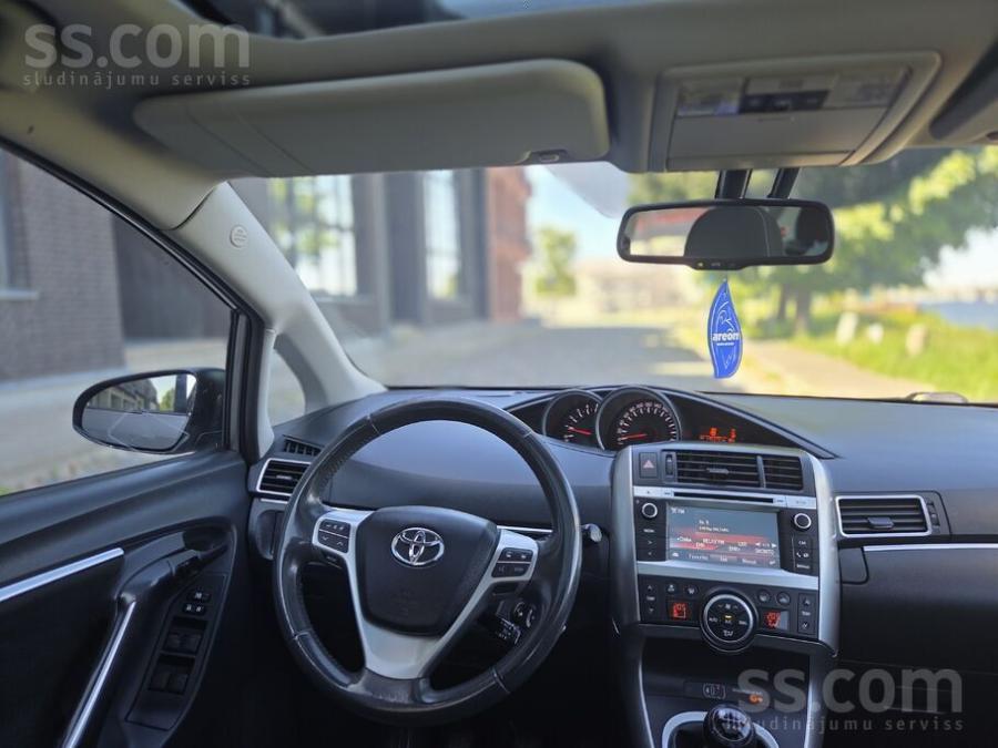 Pelēks Toyota Verso 2014 Rīga, ar dzinēja tilpumu 1.60 L un nobraukumu 192 tūkst. km par 6490 €, foto 14 vietnē AUTOMOTO.COM.LV