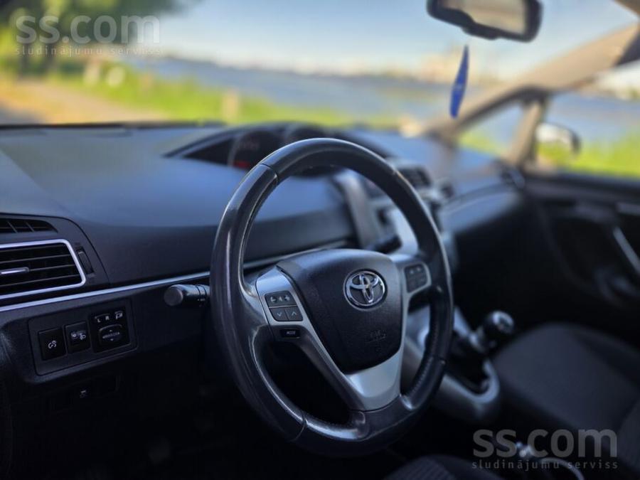 Pelēks Toyota Verso 2014 Rīga, ar dzinēja tilpumu 1.60 L un nobraukumu 192 tūkst. km par 6490 €, foto 20 vietnē AUTOMOTO.COM.LV