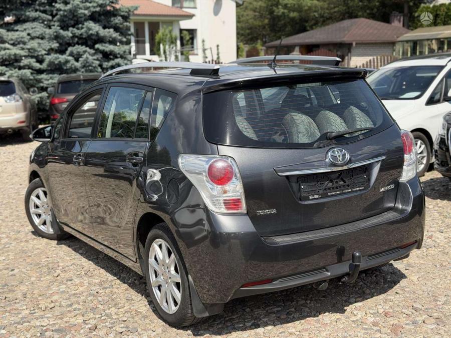 Pelēks Toyota Verso 2014 Utena, ar dzinēja tilpumu 1.60 L un nobraukumu 260 tūkst. km par 4990 €, foto 5 vietnē AUTOMOTO.COM.LV