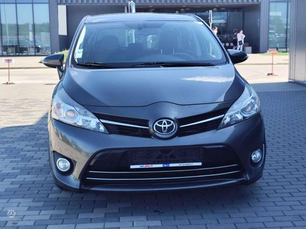 Pelēks Toyota Verso 2014 Šauļi, ar dzinēja tilpumu 1.60 L un nobraukumu 220 tūkst. km par 5700 €, foto 3 vietnē AUTOMOTO.COM.LV