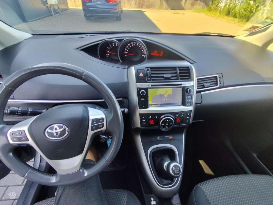 Pelēks Toyota Verso 2014 Šauļi, ar dzinēja tilpumu 1.60 L un nobraukumu 220 tūkst. km par 5700 €, foto 13 vietnē AUTOMOTO.COM.LV