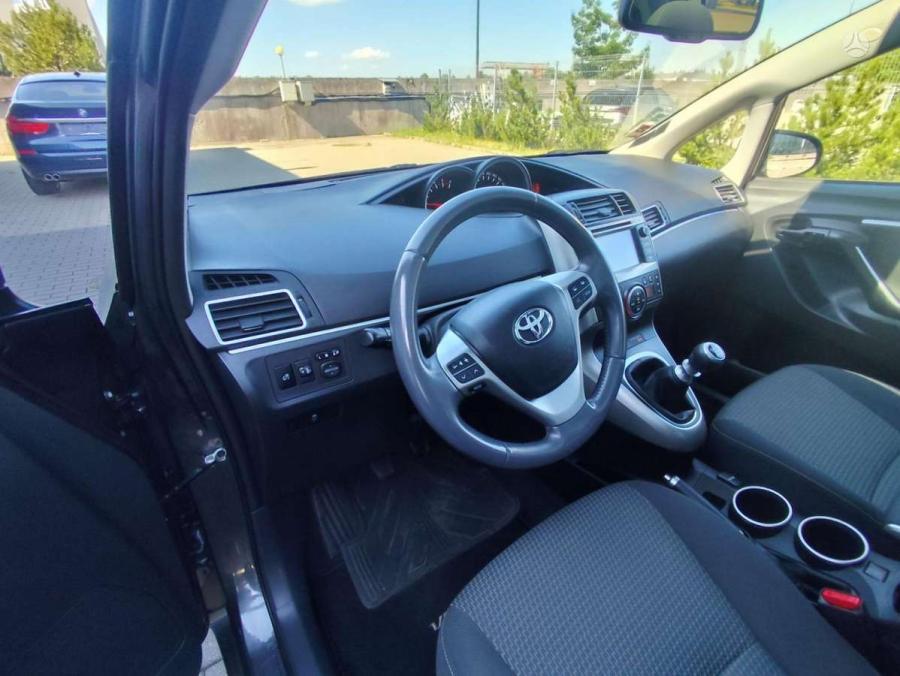 Pelēks Toyota Verso 2014 Šauļi, ar dzinēja tilpumu 1.60 L un nobraukumu 220 tūkst. km par 5700 €, foto 14 vietnē AUTOMOTO.COM.LV