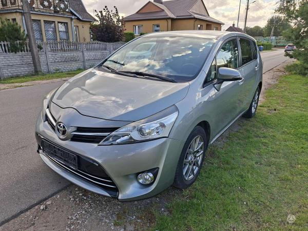 Grey Toyota Verso 2014 in Marijampole, with an engine capacity of 1.60 L and mileage of 199 thousand km for 6699 €, photo 2 on AUTOMOTO.COM.LV