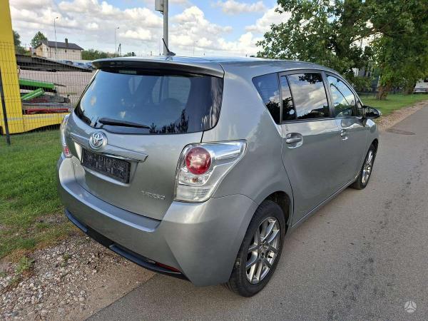 Grey Toyota Verso 2014 in Marijampole, with an engine capacity of 1.60 L and mileage of 199 thousand km for 6699 €, photo 4 on AUTOMOTO.COM.LV