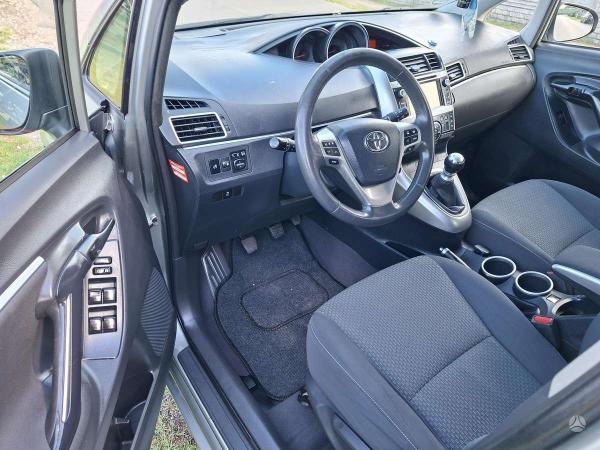 Grey Toyota Verso 2014 in Marijampole, with an engine capacity of 1.60 L and mileage of 199 thousand km for 6699 €, photo 6 on AUTOMOTO.COM.LV